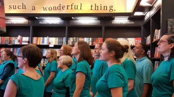 Annie Lyons | Bestselling author of contemporary fiction